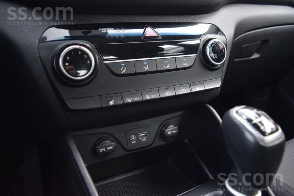 Black Hyundai Tucson 2019 in Riga, with an engine capacity of 1.60 L and mileage of 132 thousand km for 12500 €, photo 6 on AUTOMOTO.COM.LV