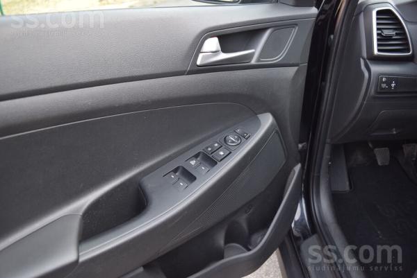 Black Hyundai Tucson 2019 in Riga, with an engine capacity of 1.60 L and mileage of 132 thousand km for 12500 €, photo 9 on AUTOMOTO.COM.LV