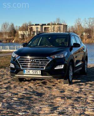 Black Hyundai Tucson 2019 in Jelgava, with an engine capacity of 1.60 L and mileage of 137 thousand km for 15995 €, photo  on AUTOMOTO.COM.LV