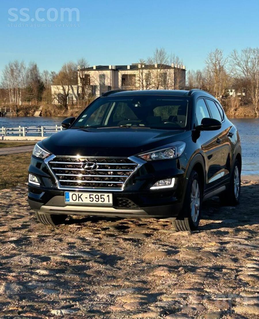 Black Hyundai Tucson 2019 in Jelgava, with an engine capacity of 1.60 L and mileage of 137 thousand km for 15995 €, photo 1 on AUTOMOTO.COM.LV