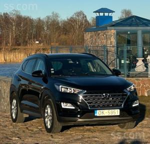Black Hyundai Tucson 2019 in Jelgava, with an engine capacity of 1.60 L and mileage of 137 thousand km for 15995 €, photo 3 on AUTOMOTO.COM.LV