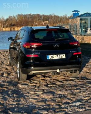 Black Hyundai Tucson 2019 in Jelgava, with an engine capacity of 1.60 L and mileage of 137 thousand km for 15995 €, photo 5 on AUTOMOTO.COM.LV
