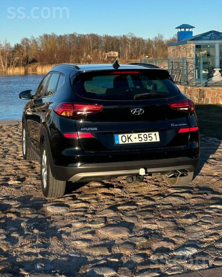 Black Hyundai Tucson 2019 in Jelgava, with an engine capacity of 1.60 L and mileage of 137 thousand km for 15995 €, photo 5 on AUTOMOTO.COM.LV