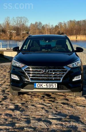 Black Hyundai Tucson 2019 in Jelgava, with an engine capacity of 1.60 L and mileage of 137 thousand km for 15995 €, photo 6 on AUTOMOTO.COM.LV