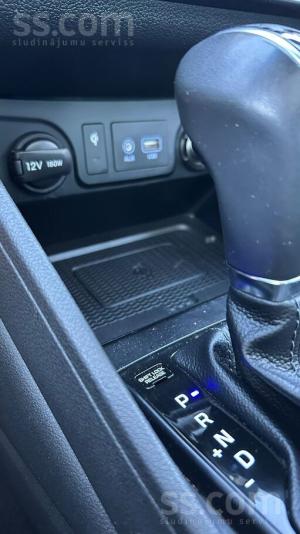 Black Hyundai Tucson 2019 in Jelgava, with an engine capacity of 1.60 L and mileage of 137 thousand km for 15995 €, photo 8 on AUTOMOTO.COM.LV