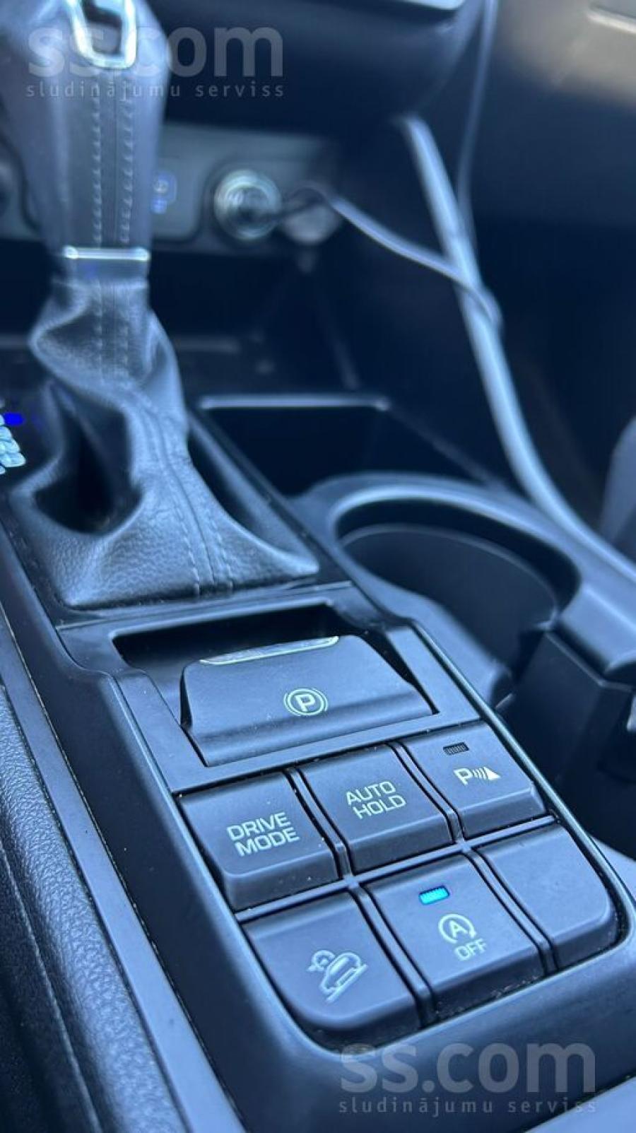 Black Hyundai Tucson 2019 in Jelgava, with an engine capacity of 1.60 L and mileage of 137 thousand km for 15995 €, photo 9 on AUTOMOTO.COM.LV