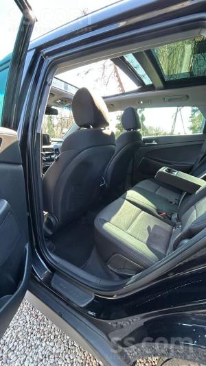 Black Hyundai Tucson 2019 in Jelgava, with an engine capacity of 1.60 L and mileage of 137 thousand km for 15995 €, photo 10 on AUTOMOTO.COM.LV