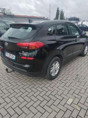 Black Hyundai Tucson 2019 in Taurage, with an engine capacity of 1.60 L and mileage of 138 thousand km for 11650 €, photo 4 on AUTOMOTO.COM.LV