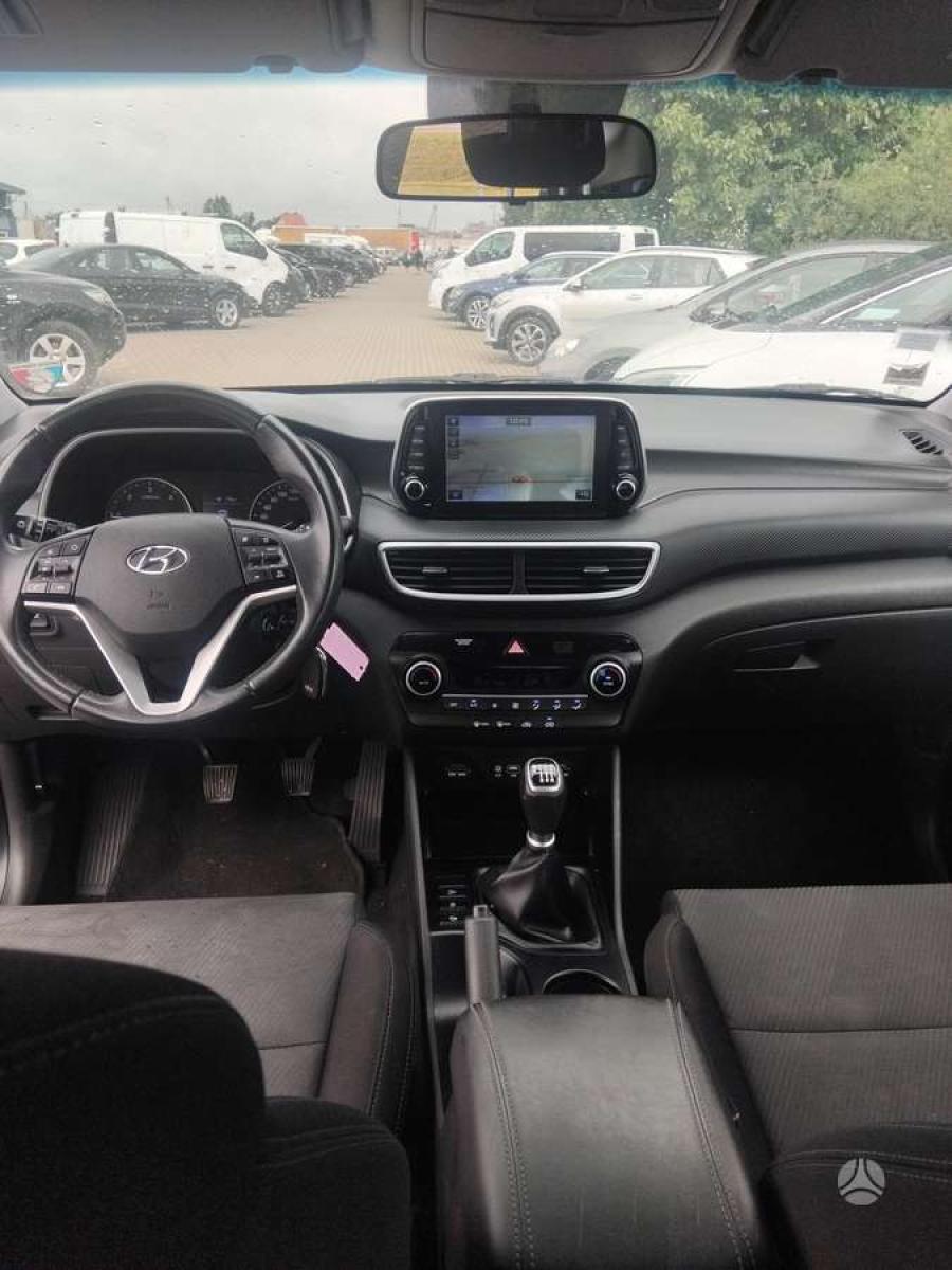 Black Hyundai Tucson 2019 in Taurage, with an engine capacity of 1.60 L and mileage of 138 thousand km for 11650 €, photo 8 on AUTOMOTO.COM.LV