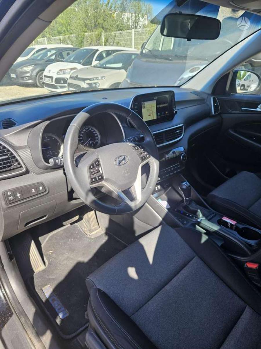 Black Hyundai Tucson 2019 in Taurage, with an engine capacity of 1.60 L and mileage of 90 thousand km for 14800 €, photo 11 on AUTOMOTO.COM.LV