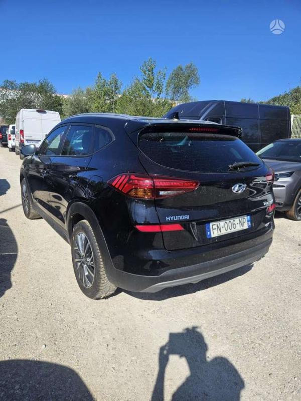 Black Hyundai Tucson 2019 in Taurage, with an engine capacity of 1.60 L and mileage of 98 thousand km for 14400 €, photo 4 on AUTOMOTO.COM.LV