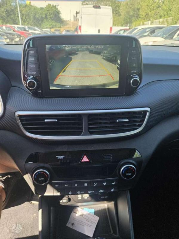 Black Hyundai Tucson 2019 in Taurage, with an engine capacity of 1.60 L and mileage of 98 thousand km for 14400 €, photo 9 on AUTOMOTO.COM.LV