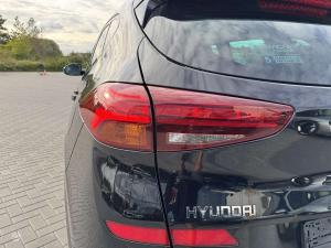 Black Hyundai Tucson 2019 in Telschi, with an engine capacity of 1.60 L and mileage of 230 thousand km for 12700 €, photo 15 on AUTOMOTO.COM.LV