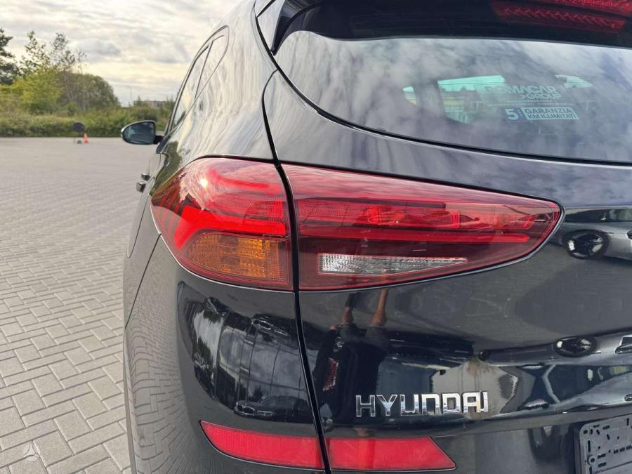 Black Hyundai Tucson 2019 in Telschi, with an engine capacity of 1.60 L and mileage of 230 thousand km for 12700 €, photo 15 on AUTOMOTO.COM.LV