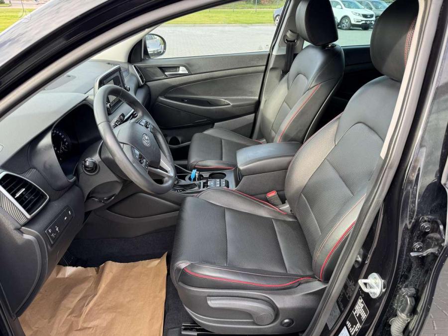 Black Hyundai Tucson 2019 in Telschi, with an engine capacity of 1.60 L and mileage of 230 thousand km for 12700 €, photo 19 on AUTOMOTO.COM.LV