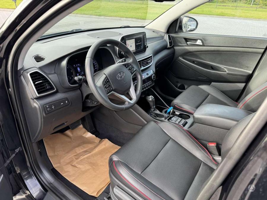 Black Hyundai Tucson 2019 in Telschi, with an engine capacity of 1.60 L and mileage of 230 thousand km for 12700 €, photo 20 on AUTOMOTO.COM.LV