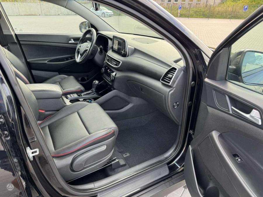 Black Hyundai Tucson 2019 in Telschi, with an engine capacity of 1.60 L and mileage of 230 thousand km for 12700 €, photo 25 on AUTOMOTO.COM.LV