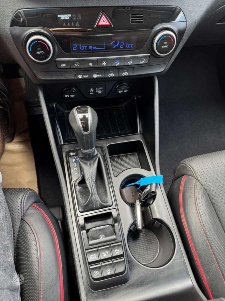 Black Hyundai Tucson 2019 in Telschi, with an engine capacity of 1.60 L and mileage of 230 thousand km for 12700 €, photo 29 on AUTOMOTO.COM.LV