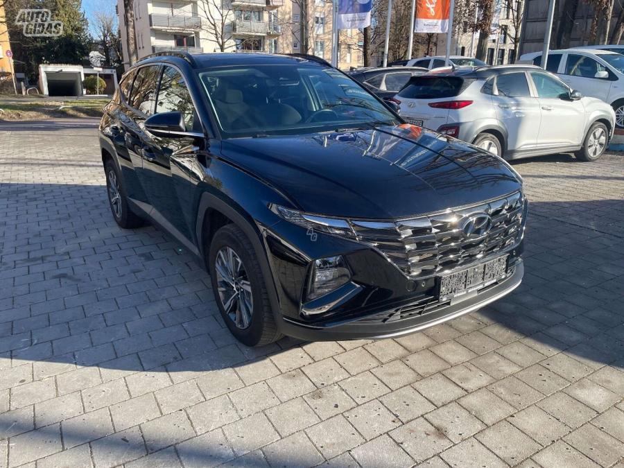 Black Hyundai Tucson 2020 in Kaunas, with an engine capacity of 1.60 L and mileage of 80 thousand km for 26908 €, photo 2 on AUTOMOTO.COM.LV