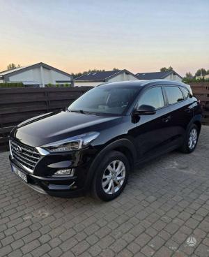 Black Hyundai Tucson 2020 in Vilnius, with an engine capacity of 1.59 L and mileage of 111 thousand km for 18300 €, photo  on AUTOMOTO.COM.LV