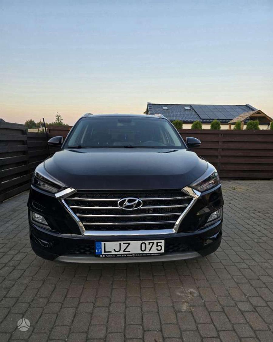 Black Hyundai Tucson 2020 in Vilnius, with an engine capacity of 1.59 L and mileage of 111 thousand km for 18300 €, photo 3 on AUTOMOTO.COM.LV