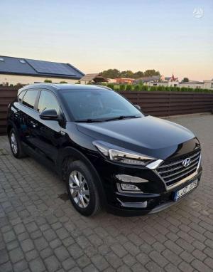 Black Hyundai Tucson 2020 in Vilnius, with an engine capacity of 1.59 L and mileage of 111 thousand km for 18300 €, photo 4 on AUTOMOTO.COM.LV