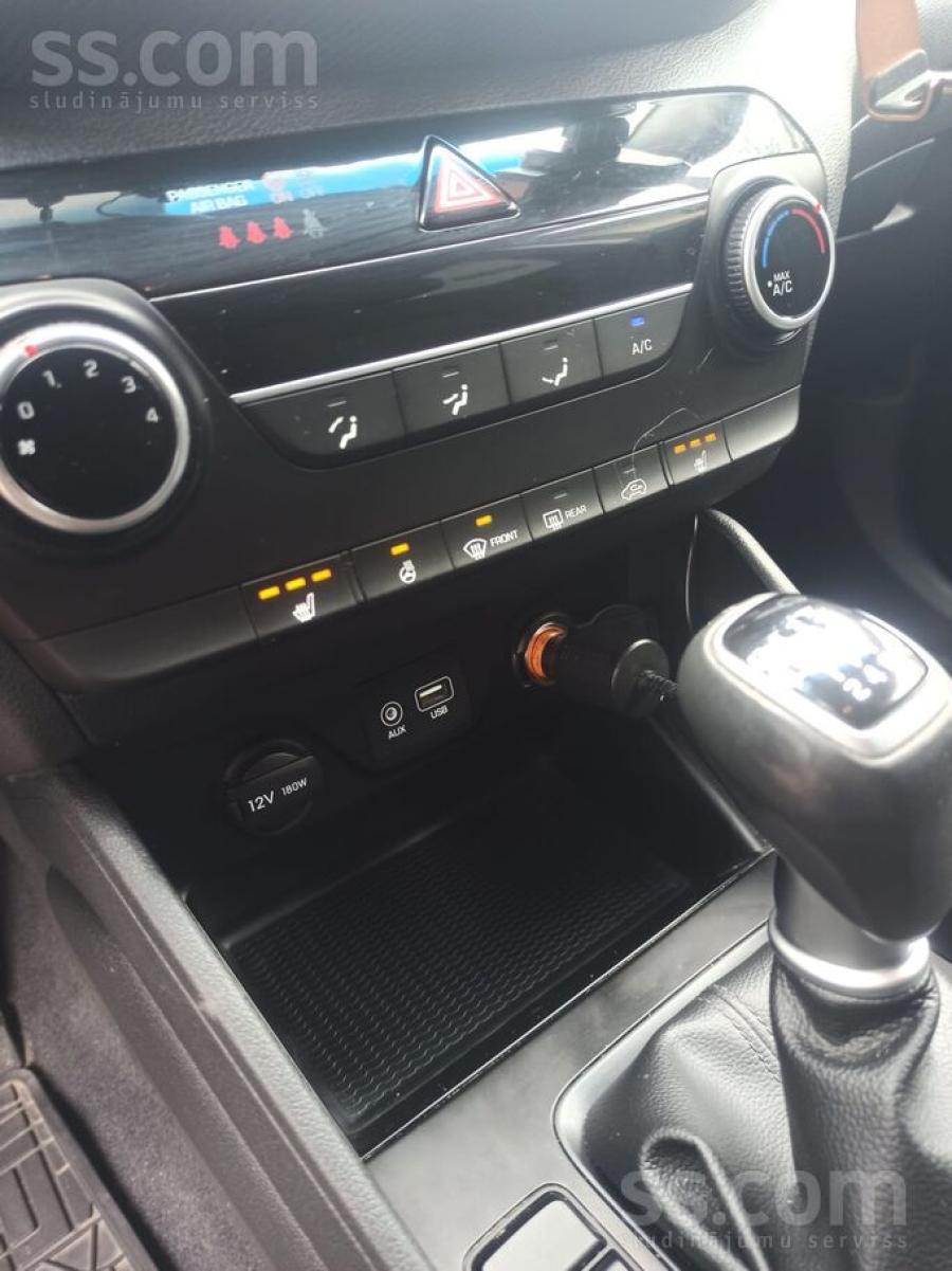 Melns Hyundai Tucson 2020 Saldus, ar dzinēja tilpumu 1.60 L un nobraukumu 50 tūkst. km par 14750 €, foto 8 vietnē AUTOMOTO.COM.LV
