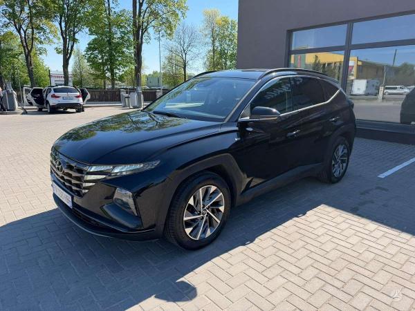 Black Hyundai Tucson 2021 in Taurage, with an engine capacity of 1.60 L and mileage of 238 thousand km for 16400 €, photo 1 on AUTOMOTO.COM.LV