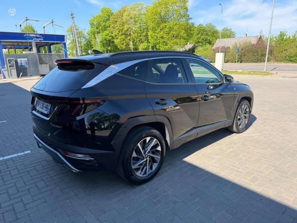 Black Hyundai Tucson 2021 in Taurage, with an engine capacity of 1.60 L and mileage of 238 thousand km for 16400 €, photo 3 on AUTOMOTO.COM.LV