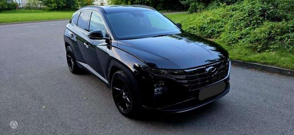 Black Hyundai Tucson 2021 in Vilnius, with an engine capacity of 1.60 L and mileage of 104 thousand km for 22350 €, photo 1 on AUTOMOTO.COM.LV