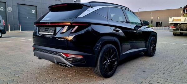 Black Hyundai Tucson 2021 in Vilnius, with an engine capacity of 1.60 L and mileage of 104 thousand km for 22350 €, photo 2 on AUTOMOTO.COM.LV