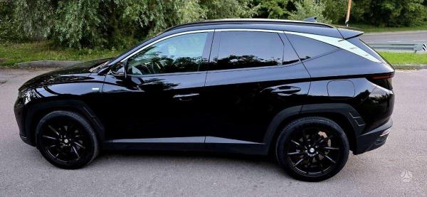 Black Hyundai Tucson 2021 in Vilnius, with an engine capacity of 1.60 L and mileage of 104 thousand km for 22350 €, photo 3 on AUTOMOTO.COM.LV