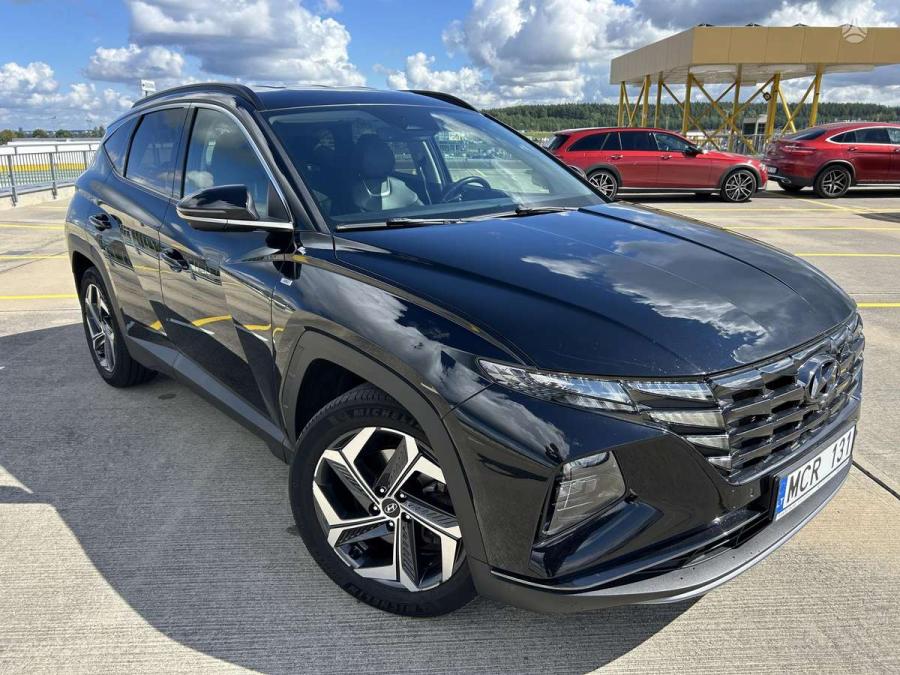 Black Hyundai Tucson 2021 in Vilnius, with an engine capacity of 1.60 L and mileage of 83 thousand km for 25400 €, photo 1 on AUTOMOTO.COM.LV