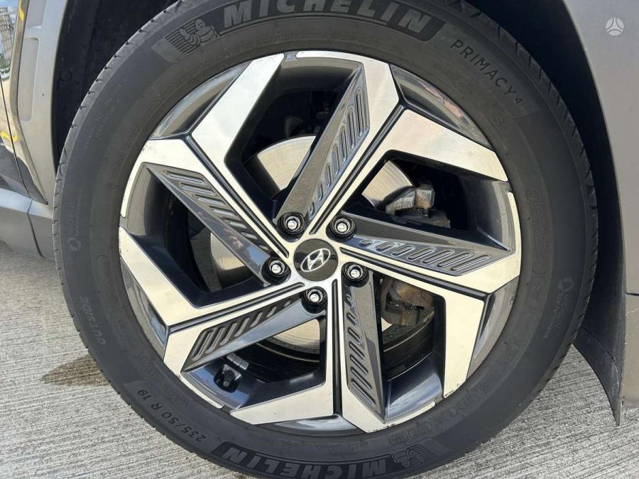Black Hyundai Tucson 2021 in Vilnius, with an engine capacity of 1.60 L and mileage of 83 thousand km for 25400 €, photo 10 on AUTOMOTO.COM.LV