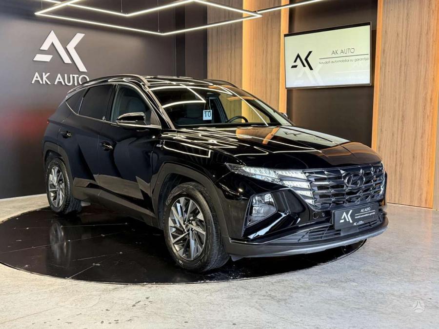 Black Hyundai Tucson 2022 in Kaunas, with an engine capacity of 1.60 L and mileage of 58 thousand km for 23990 €, photo 2 on AUTOMOTO.COM.LV