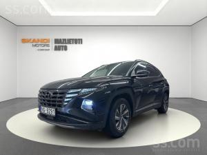 Black Hyundai Tucson 2022 in Riga, with an engine capacity of 1.60 L and mileage of 137 thousand km for 23990 €, photo  on AUTOMOTO.COM.LV