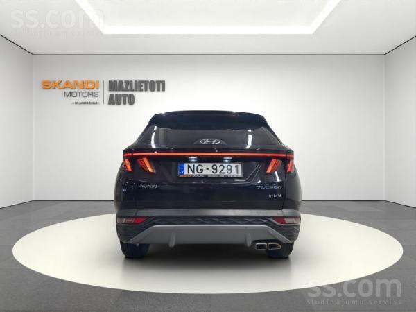 Black Hyundai Tucson 2022 in Riga, with an engine capacity of 1.60 L and mileage of 137 thousand km for 23990 €, photo 5 on AUTOMOTO.COM.LV