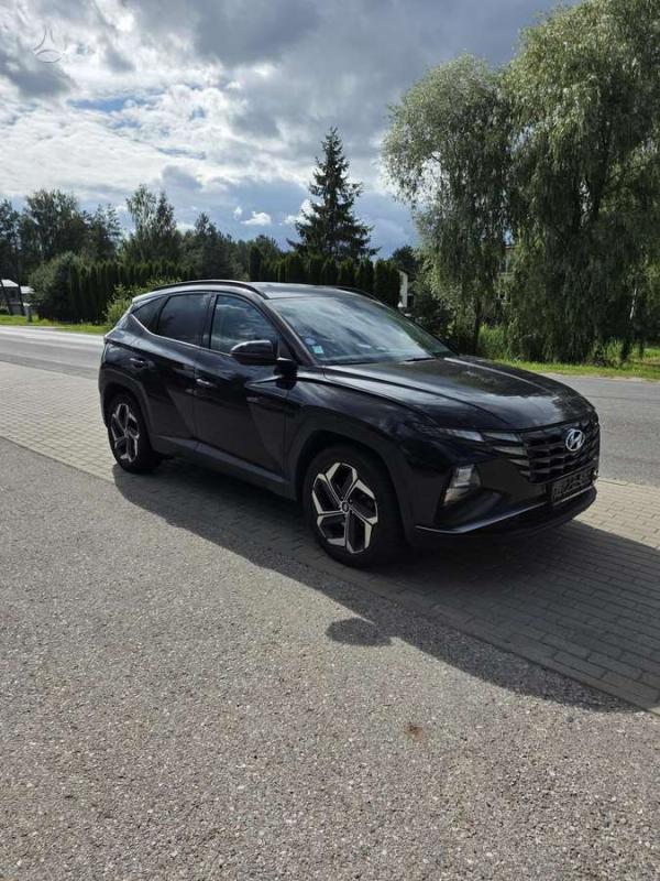 Black Hyundai Tucson 2022 in Elektrenai, with an engine capacity of 1.60 L and mileage of 153 thousand km for 21900 €, photo 1 on AUTOMOTO.COM.LV