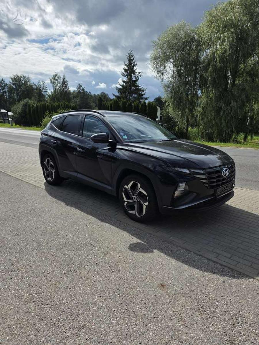 Black Hyundai Tucson 2022 in Elektrenai, with an engine capacity of 1.60 L and mileage of 153 thousand km for 21900 €, photo 1 on AUTOMOTO.COM.LV
