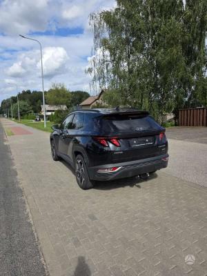 Black Hyundai Tucson 2022 in Elektrenai, with an engine capacity of 1.60 L and mileage of 153 thousand km for 21900 €, photo 4 on AUTOMOTO.COM.LV