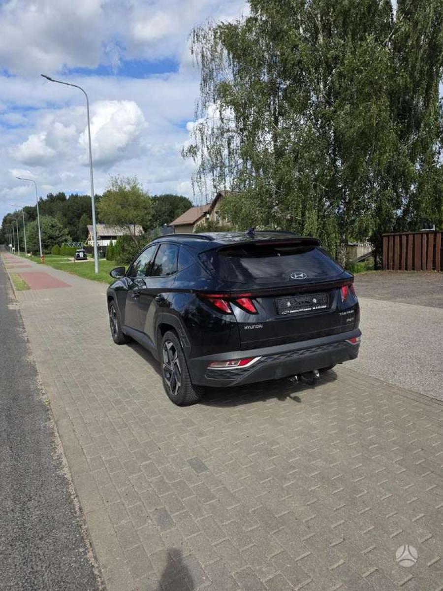 Black Hyundai Tucson 2022 in Elektrenai, with an engine capacity of 1.60 L and mileage of 153 thousand km for 21900 €, photo 4 on AUTOMOTO.COM.LV