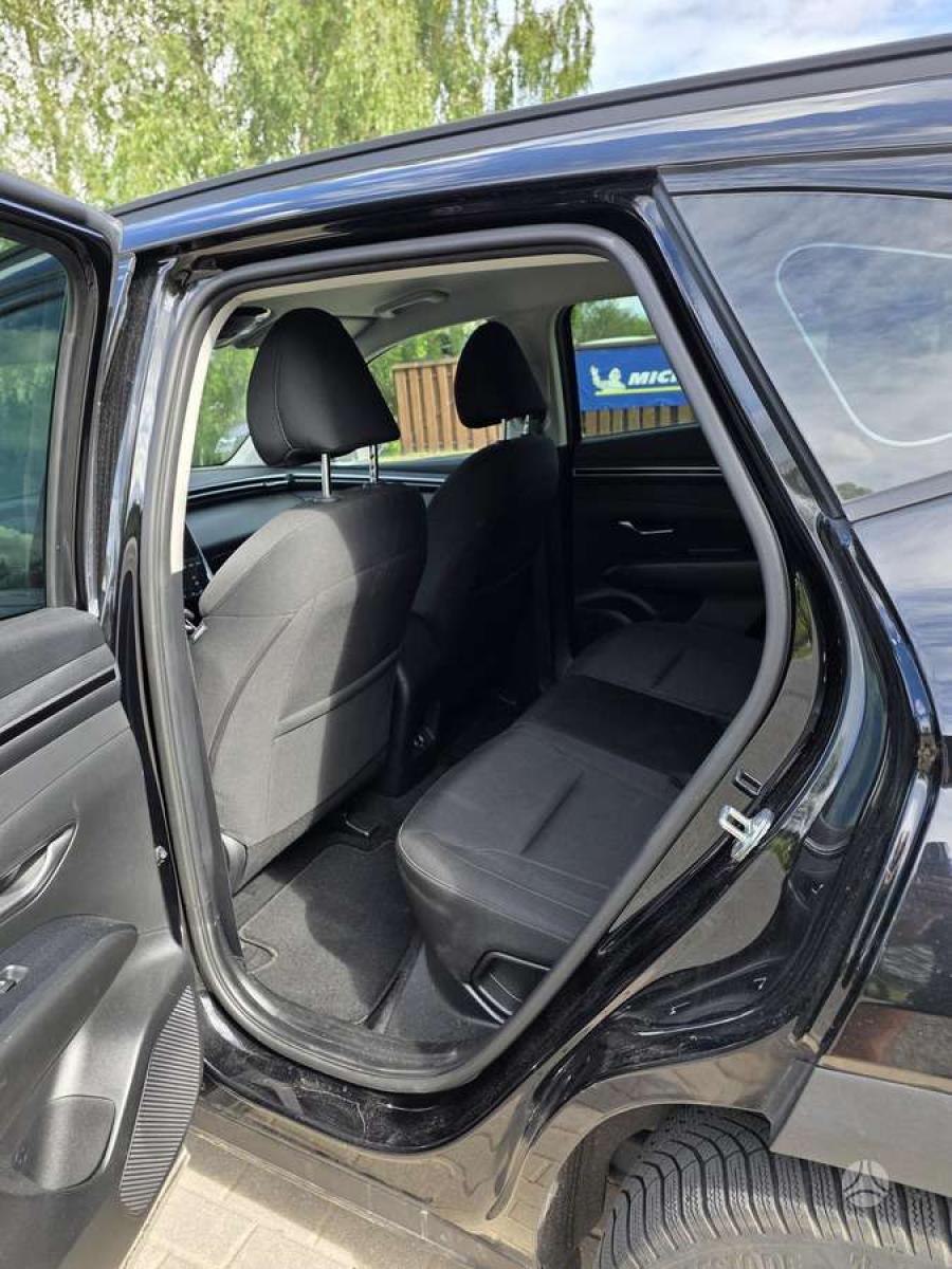 Black Hyundai Tucson 2022 in Elektrenai, with an engine capacity of 1.60 L and mileage of 153 thousand km for 21900 €, photo 8 on AUTOMOTO.COM.LV