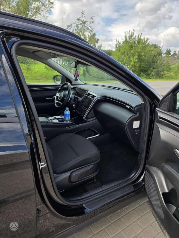 Black Hyundai Tucson 2022 in Elektrenai, with an engine capacity of 1.60 L and mileage of 153 thousand km for 21900 €, photo 8 on AUTOMOTO.COM.LV