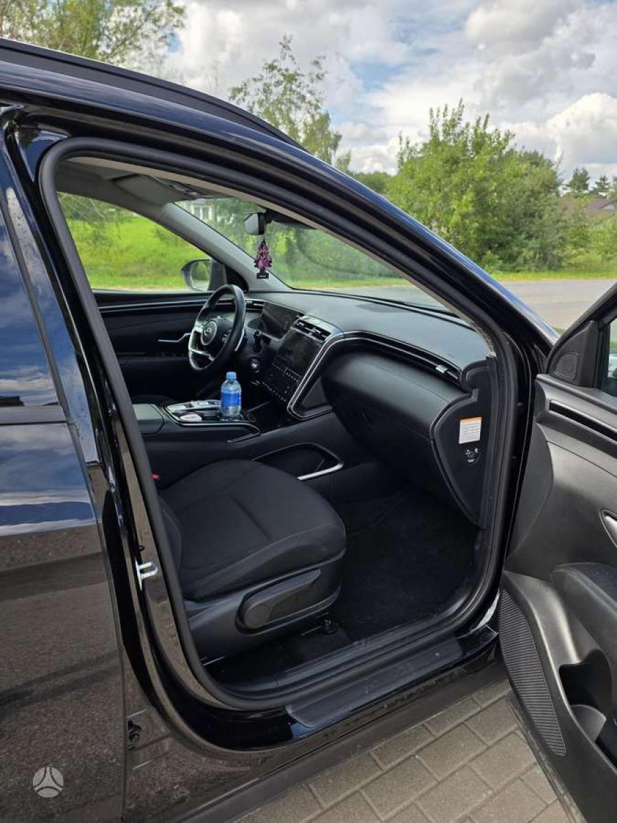 Black Hyundai Tucson 2022 in Elektrenai, with an engine capacity of 1.60 L and mileage of 153 thousand km for 21900 €, photo 9 on AUTOMOTO.COM.LV