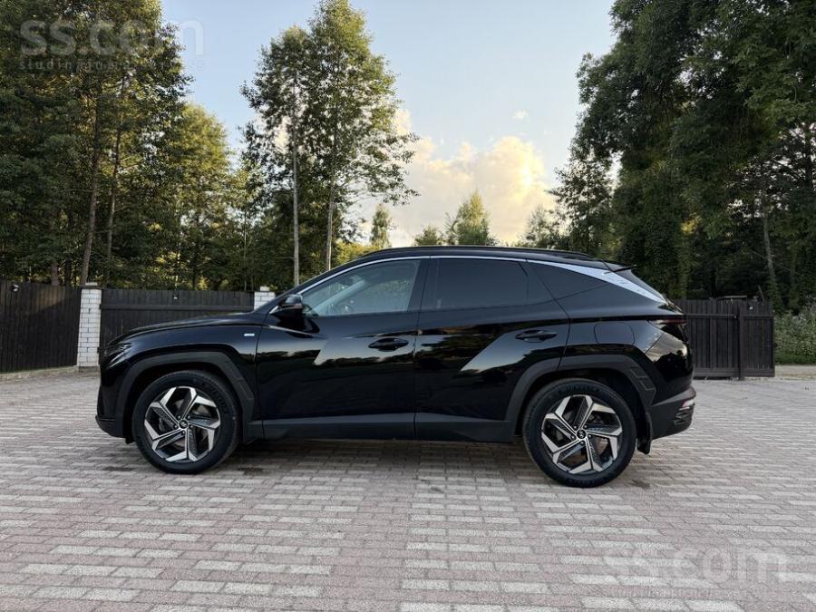 Black Hyundai Tucson 2022 in Riga, with an engine capacity of 1.60 L and mileage of 63 thousand km for 23000 €, photo 1 on AUTOMOTO.COM.LV