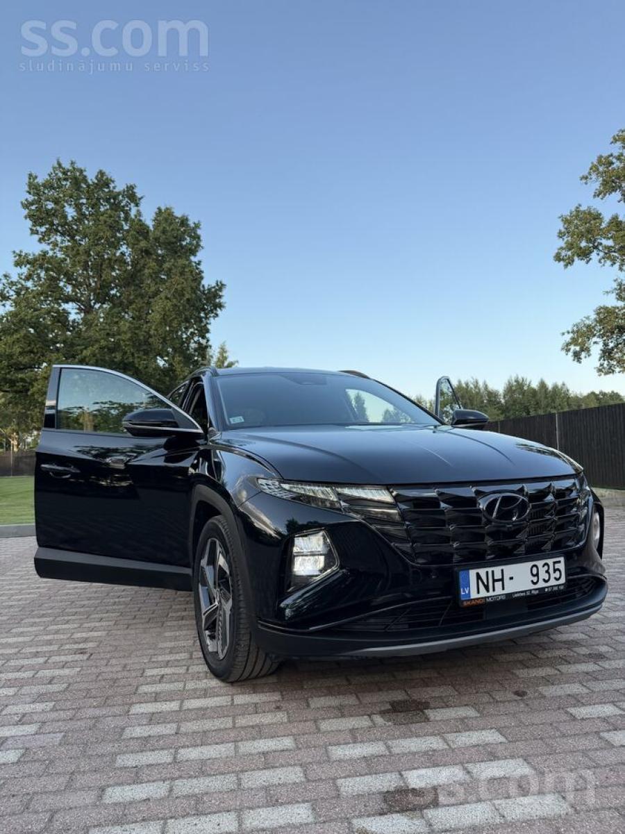 Black Hyundai Tucson 2022 in Riga, with an engine capacity of 1.60 L and mileage of 63 thousand km for 23000 €, photo 3 on AUTOMOTO.COM.LV