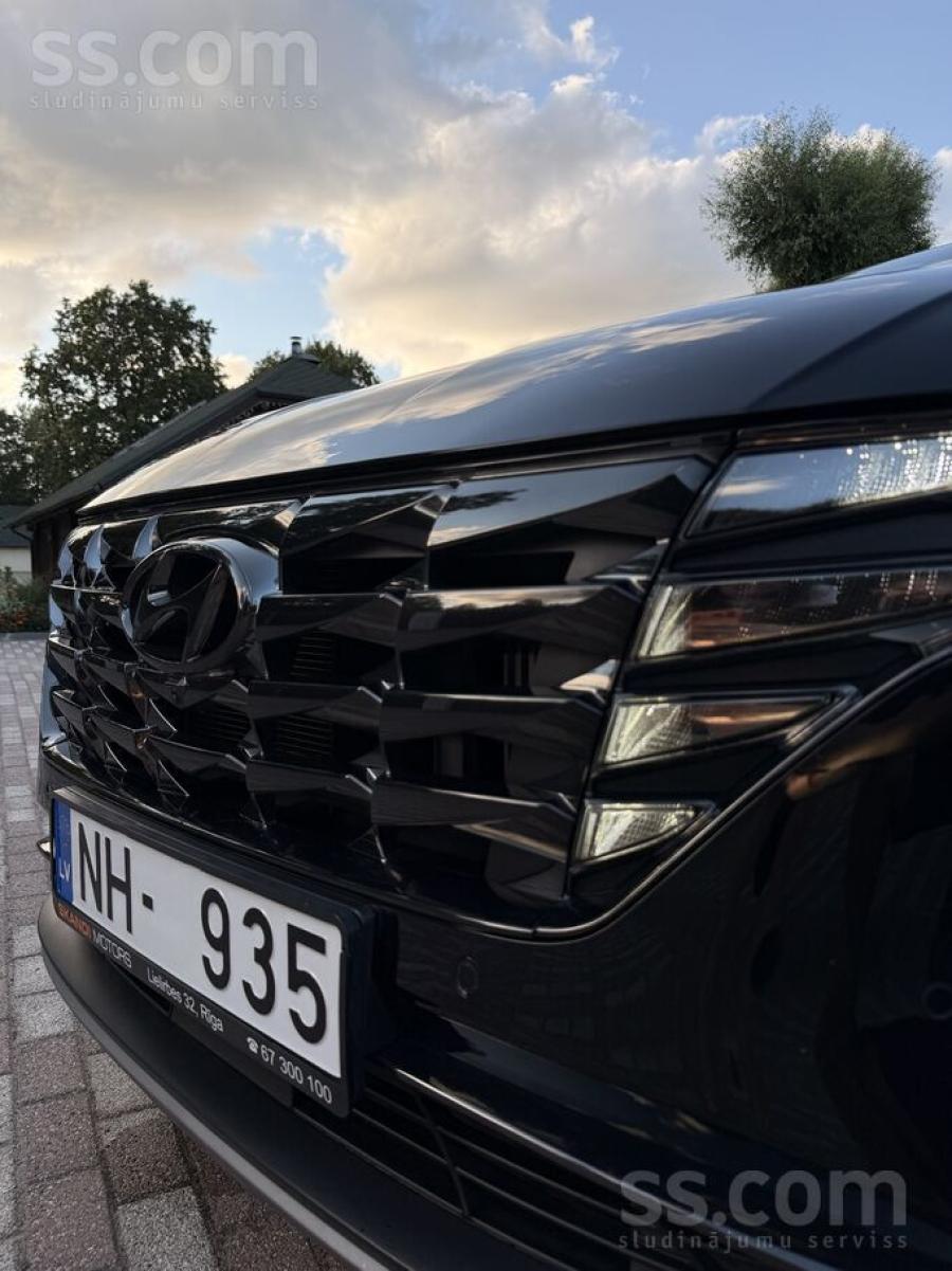 Black Hyundai Tucson 2022 in Riga, with an engine capacity of 1.60 L and mileage of 63 thousand km for 23000 €, photo 4 on AUTOMOTO.COM.LV