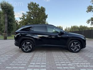 Black Hyundai Tucson 2022 in Riga, with an engine capacity of 1.60 L and mileage of 63 thousand km for 23000 €, photo 5 on AUTOMOTO.COM.LV