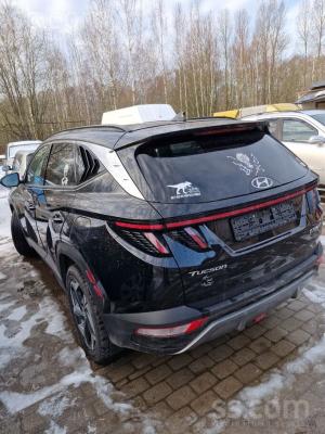 Black Hyundai Tucson 2023 in Riga, with an engine capacity of 2.50 L and mileage of 30 thousand km for 25500 €, photo 3 on AUTOMOTO.COM.LV