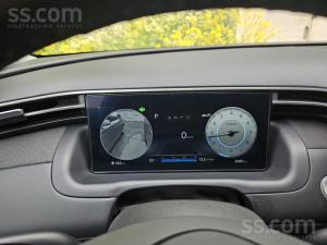 Black Hyundai Tucson 2023 in Riga, with an engine capacity of 2.50 L and mileage of 30 thousand km for 25500 €, photo 5 on AUTOMOTO.COM.LV